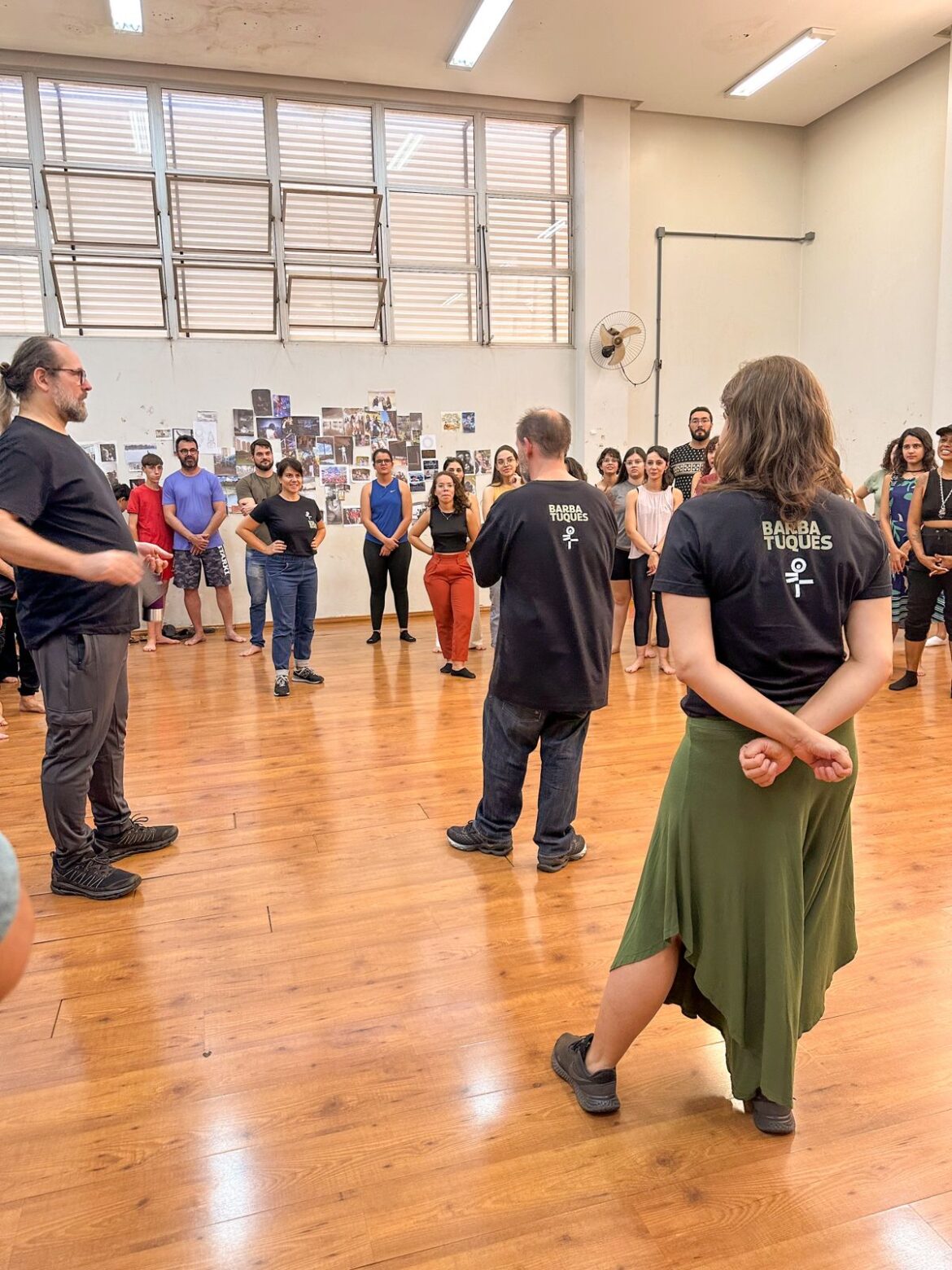 Quem são os "Barbatuques": grupo de percussão corporal que transformou ...